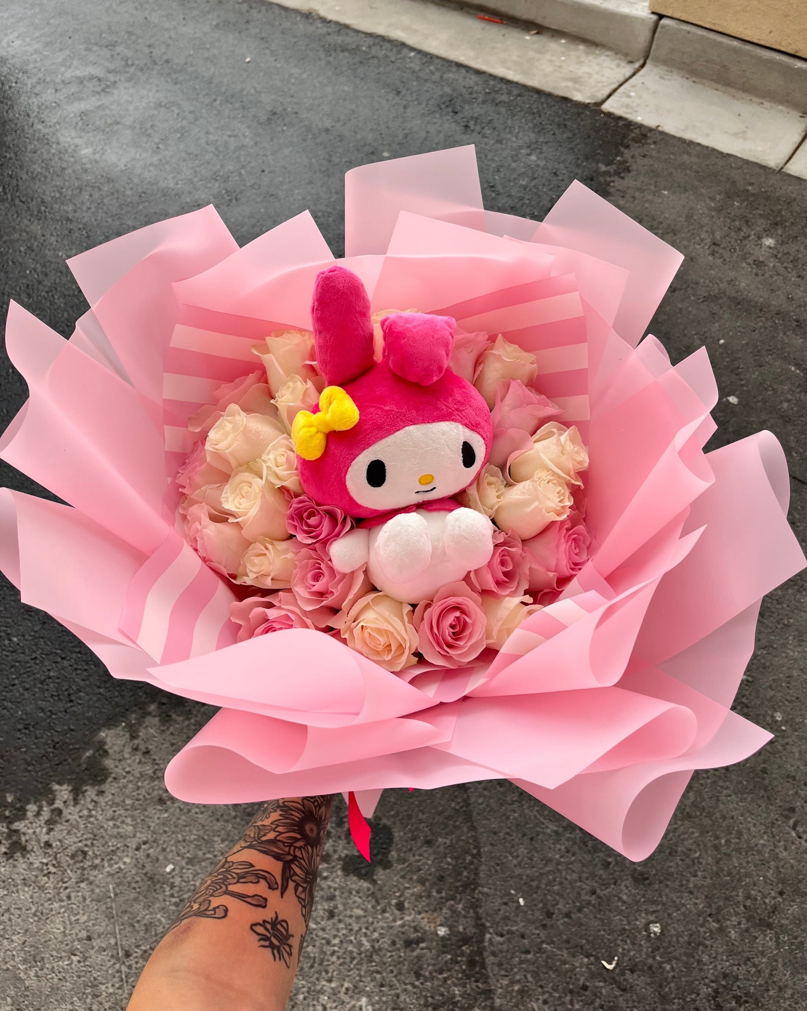 Sanrio Plush Bouquet (My Melody or Hello Kitty) – Eileen Entertainment
